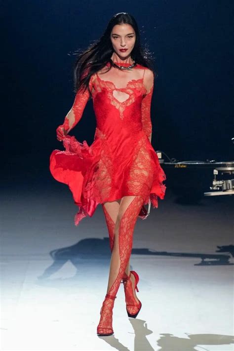 Thierry Mugler Automne Hiver 2023 2024 Runway Magazine RUNWAY