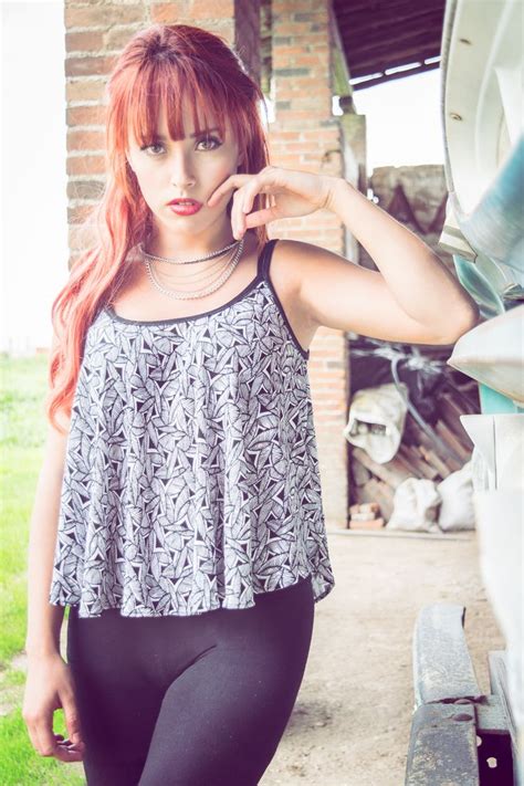 Blusa Farah Collar Celacanto Fotografía Alex Vulp Modelo Deyna Styling Farah Peplum