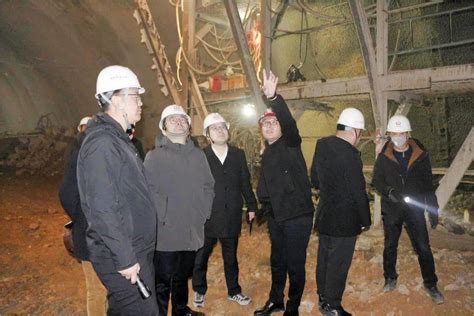 聚焦中铁上海工程局总经理助理尹朝援到本桓高速公路三工区项目检查指导工作 生产 体系 建设