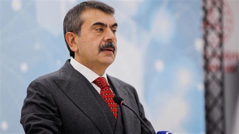 Milli Eğitim Bakanı Yusuf Tekin öğretmelerin alan değişikliği