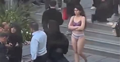 이란 히잡 항의 속옷 시위 여학생 ‘정신 치료 후 집으로