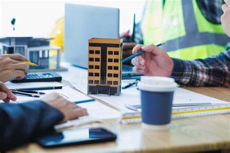 Engineering Is Currently Discussing Structural Design Issues With