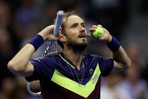 Daniil Medvedev élimine Carlos Alcaraz et retrouvera Novak Djokovic en