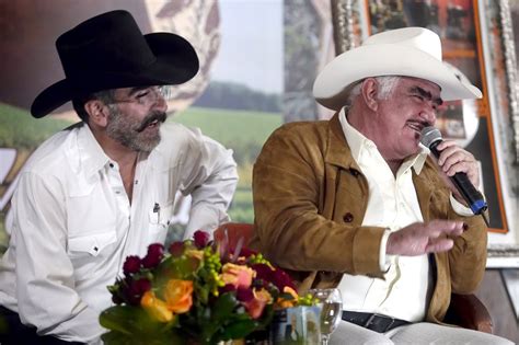Vicente Fernández Jr Compara Con Caricaturas La Bioserie De Su Padre