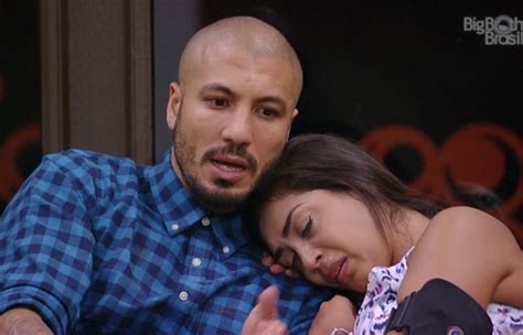 Adrilles e Cézar se enfrentam no penúltimo Paredão do BBB