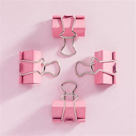 Вид сверху кучу скрепок на столе Бесплатно Фото