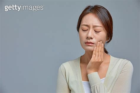 치아건강 치아 치아건강 건강관리 건강관리 의료성형뷰티 주제 고통 컨셉 치통 질병 이미지 Jv12512832 게티이미지뱅크