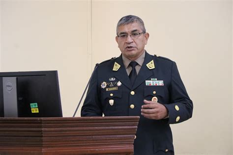 Gobierno remueve a Jorge Angulo y nombra a Víctor Zanabria como comandante general PNP El Machete