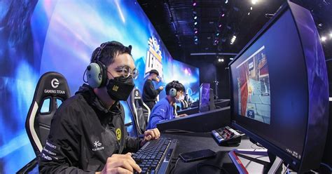포토 디펜딩 챔피언 닐 최종전 준비
