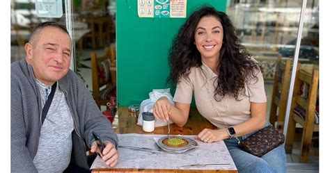 Биляна Йотовска заведе баща си на лечение в Истанбул