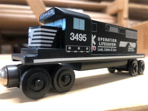 Norfolk Southern Operation Lifesaver Gp 38 Diesel Engine Toy Train
