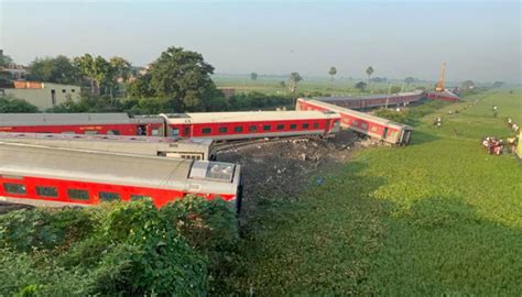 ভারতের ট্রেন দুর্ঘটনায় নিহত ৪ আহত শতাধিক