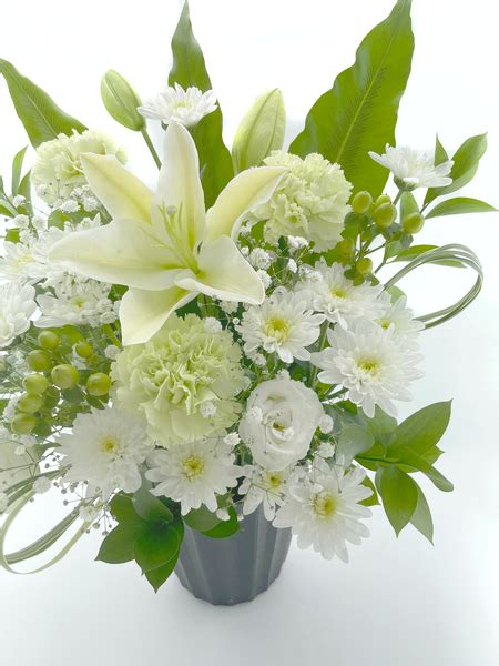 ＜おしゃれなお供え花＞アレンジメントシリウス 【フラワーズ・ドゥ】 おしゃれなお花のギフトをお届けします