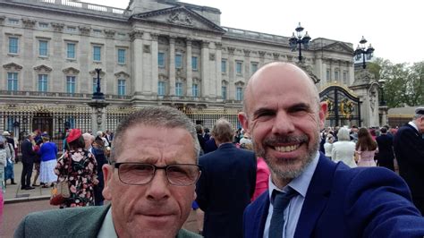 cambridge big issue vendor eamonn kelly reunited with prince william at