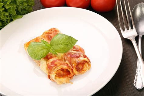 파스타 카넬로니 굴절률은 플라테 한 압살했다 배경기술 고급 요리에 대한 스톡 사진 및 기타 이미지 고급 요리 고기 그릇