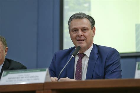 Ministro Da Agricultura Se Esquiva De Polêmica Sobre Abordagem Do Agro