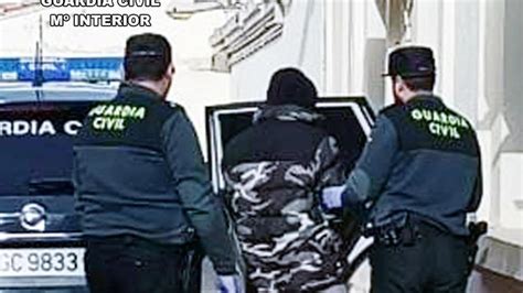 La Guardia Civil Acompaña Al Detenido En Albudeite Tras Una Intensa
