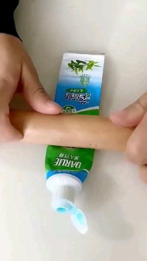 Use This Gadget To Squeeze Toothpaste To Stop Worrying About Wasting