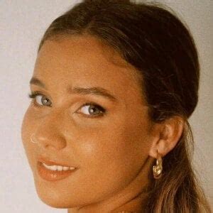 Larissa Luz Age Family Bio Famous Birthdays