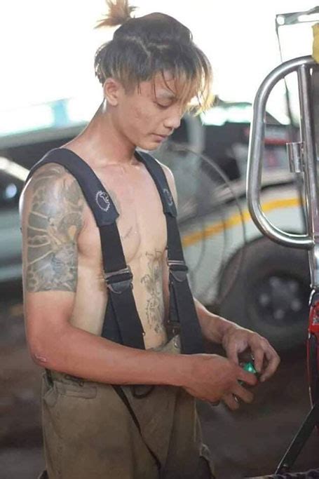 Photo Gallery “พอส” หนุ่มกู้ภัยหัวใจอาสาฯ ไอดอลของรุ่นน้องยกเป็นฮีโร่
