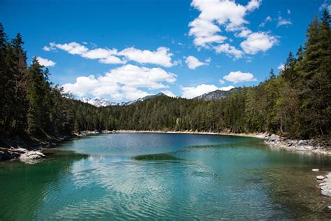 아름 다운 호수 보기 Eibsee Zugspitze 바바리아 랜드마크를 0명에 대한 스톡 사진 및 기타 이미지 0명 관광