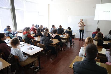 БТА Единственият криминален лингвист в България Христина Шушков изнесе лекция пред студенти