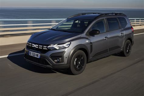 Dacia Jogger Hybrid 140 2023 Reviews Complete Car