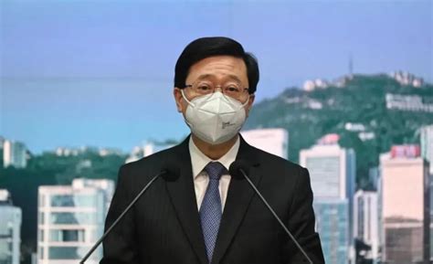 李家超正與藥房商討購藥設自律限制
