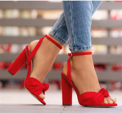 Pin By Andrea Selman On Aaz Shoe Pose Photo Shoot Stiletto Heels