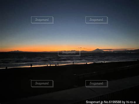 夕暮れの富士山と湘南海岸の写真・画像素材 6199588 Snapmart（スナップマート）