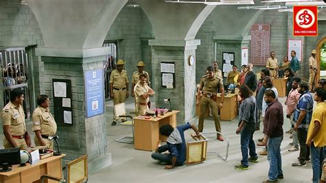पुलिस वाले की एक लात खा के गुंडे की सारी अकड़ निकल गई दर्शन और