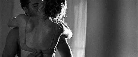 s pornos undressing