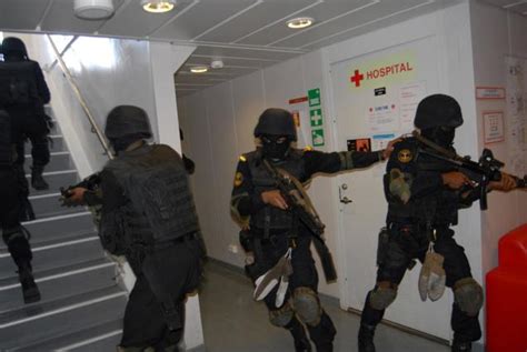 WORLD DEFENSE REVIEW Indian Marine Commandos Celebrate Silver Jubilee