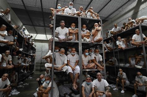 La Jornada Pandilleros De El Salvador De Por Vida En El Cecot