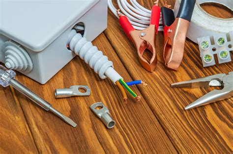 전기 설치 또는 나무 작업장 테이블의 수리에 사용되는 도구 및 액세서리 0명에 대한 스톡 사진 및 기타 이미지 0명 강철 개체 그룹 Istock