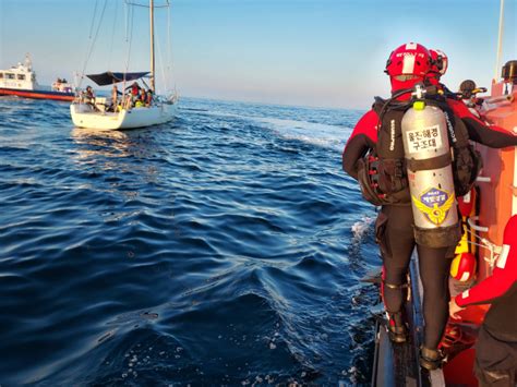 울진 해경 어장 거물에 감긴 세일링 요트 구조