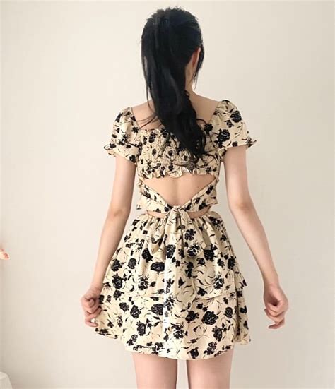 노잉 백 트임 리본 퍼프 모노 배색 셔링 스퀘어넥 A라인 플레어 꽃무늬 플라워 봄 여름 데이트룩 여행룩 바캉스룩 반팔 미니 원피스 에이블리