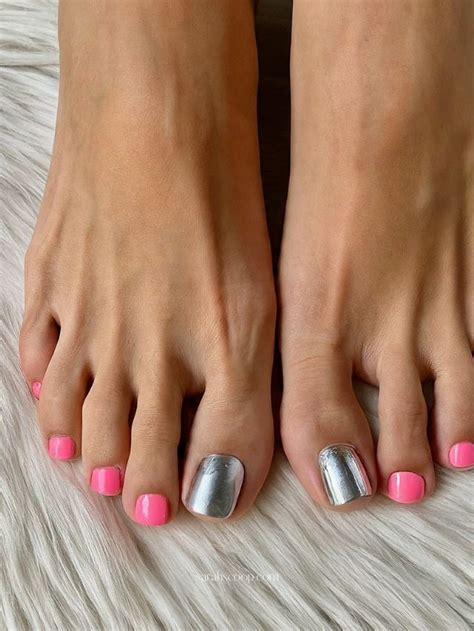 35 Summer Hot Pink Toe Nail Designs