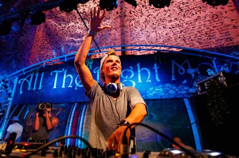 Confirmado lançamento de novo single de Avicii