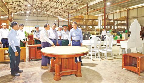 ပြည်ထောင်စုဝန်ကြီး ဦးခင်မောင်ရီ ရန်ကုန်တိုင်းဒေသကြီးအတွင်းရှိ သစ်နှင့် ကြိမ်အချောထည်စက်ရုံများ က