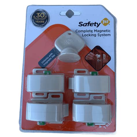 Safety 1st Complete Magnetic Locking System 4 Locks 1 Key White Zetailz