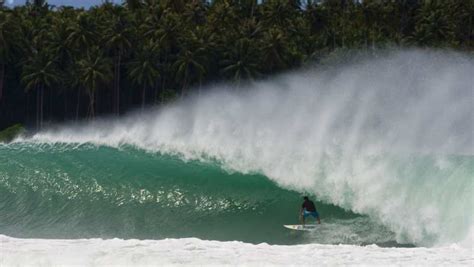 Heres How Big Wave Surfer Ian Walsh Attacks The Biggest Swells On The