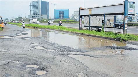 Pmc Sanitation Workers To Help Clear Waterlogging Spots Hindustan Times