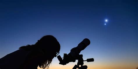 Watch The Two Brightest Planets In The Sky Approach Each Other At Dusk