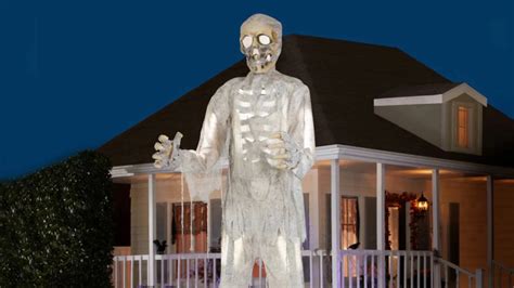Lowes Reveals Its 12 Foot Mummy Halloween Decoration To Battle Home