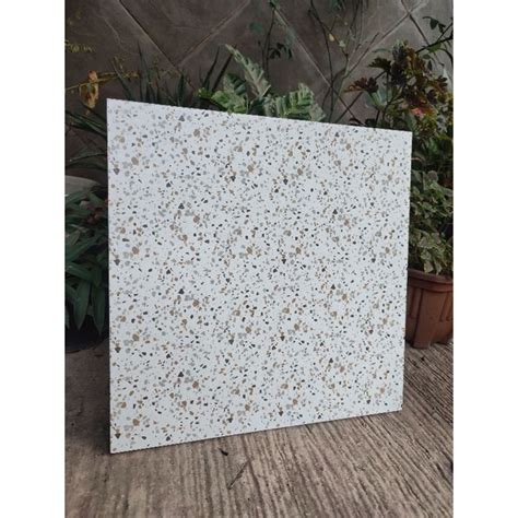 Jual KERAMIK LANTAI 40X40 TERRAZO WHITE OYAMA WHITE MATT CARPORT