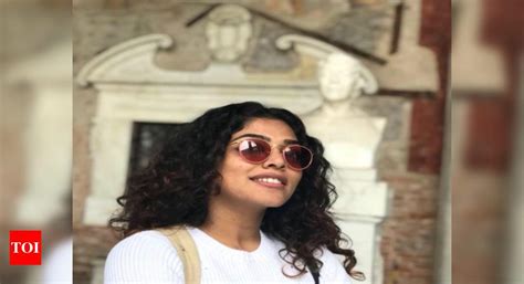 Hareesh Peradi And Bineesh Kodiyeri Take A Dig At Rima Kallingal Using Hanan Malayalam Movie