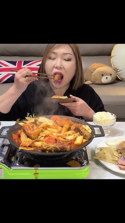 김말이 떡볶이 국물에 찍어먹기~ Youtube