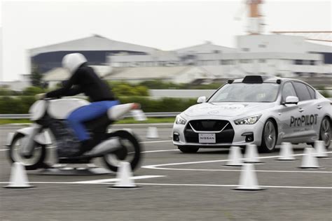 Nissan desarrolla el sistema de prevención de accidentes en intersecciones en las carreteras