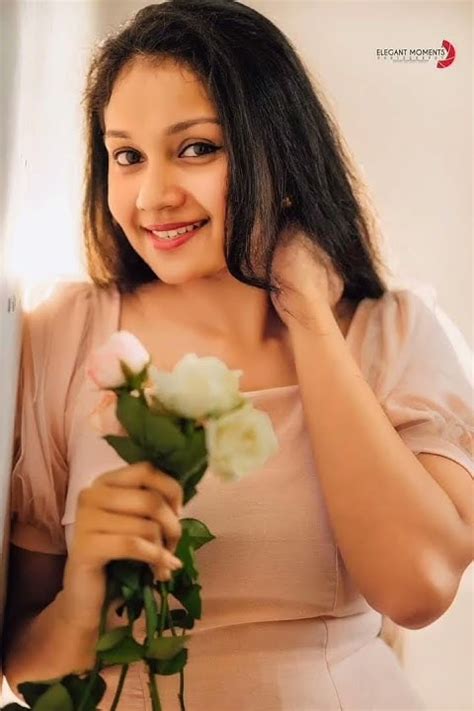 එයා හරි ලස්සන ළමයෙක් Youtube